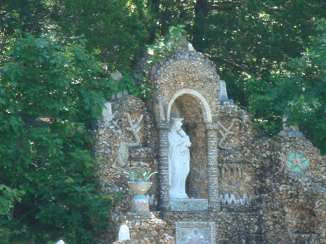 Top-of-the-Arch: THE GROTTOS AT BLACK MADONNA SHRINE