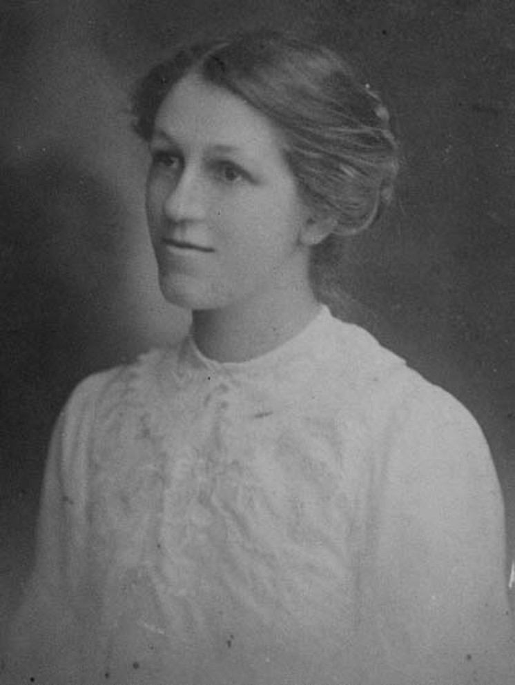 The Behrens Family: Minna