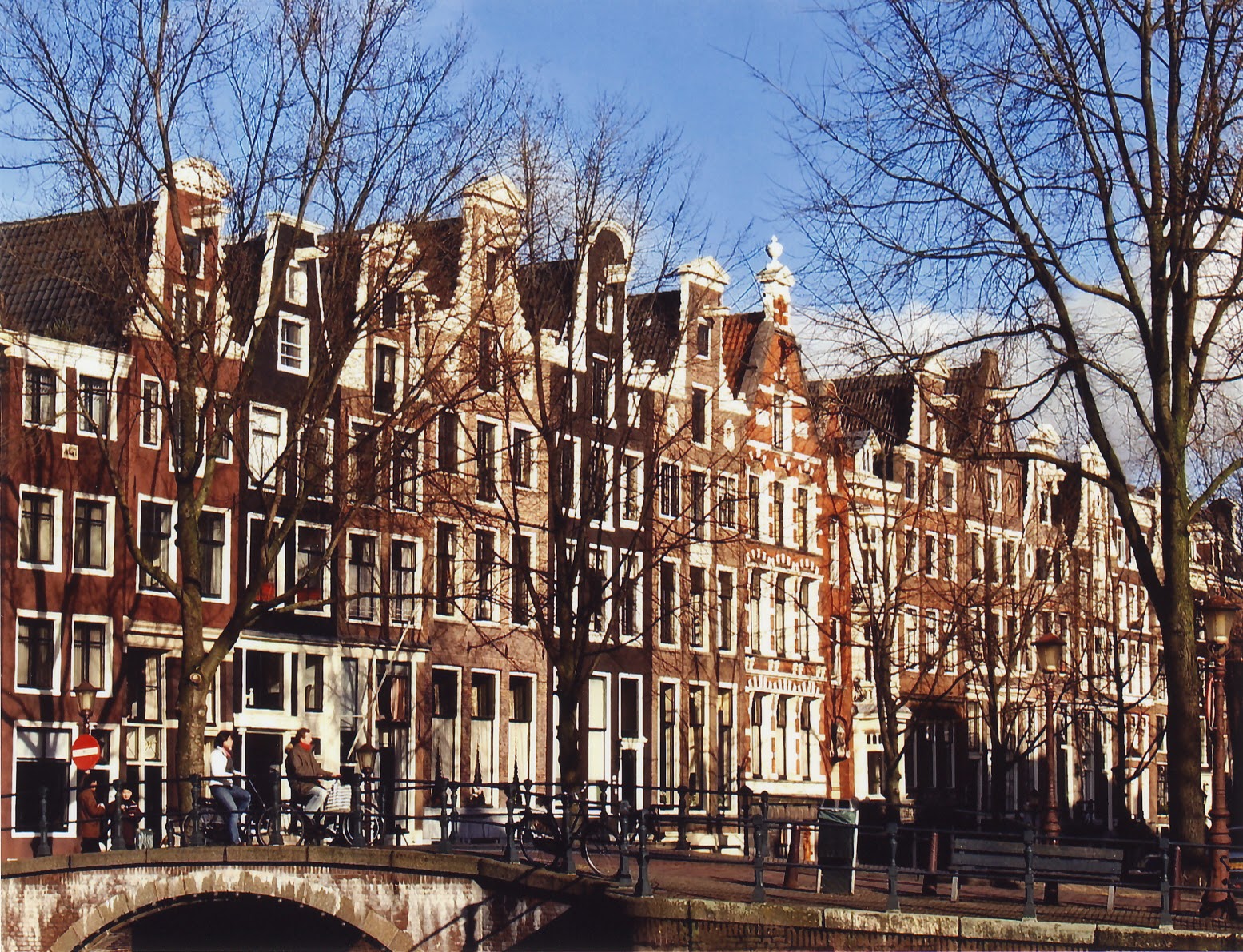 'ZIEN EN WETEN': GRACHTENPANDENGEVELS VAN AMSTERDAM. (DEEL 2)