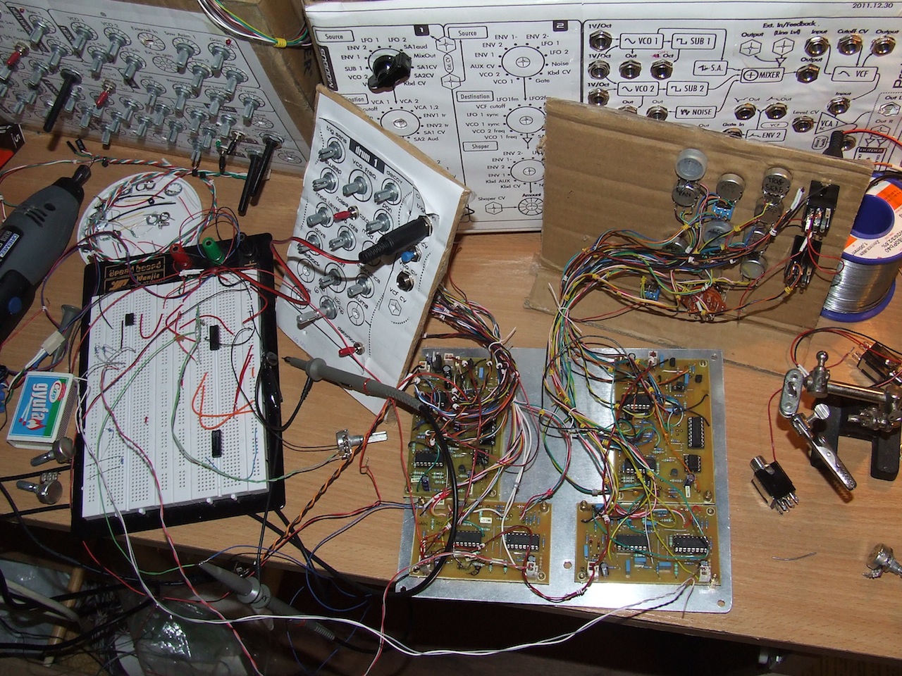 vinnui's DIY analog synthesizer: Drum synthesizer - contruction 2