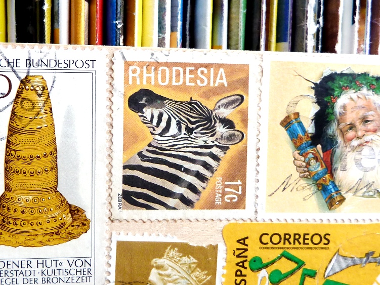 notes on paper: Going Postal: Stamps as home-decor