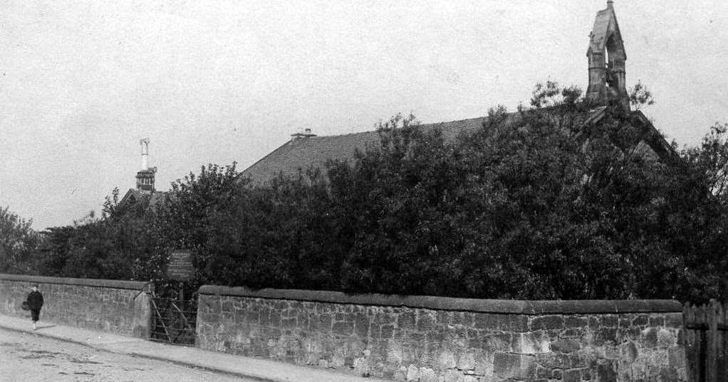Tour Scotland: Old Photograph Meadowfield Parish Church Longriggend ...