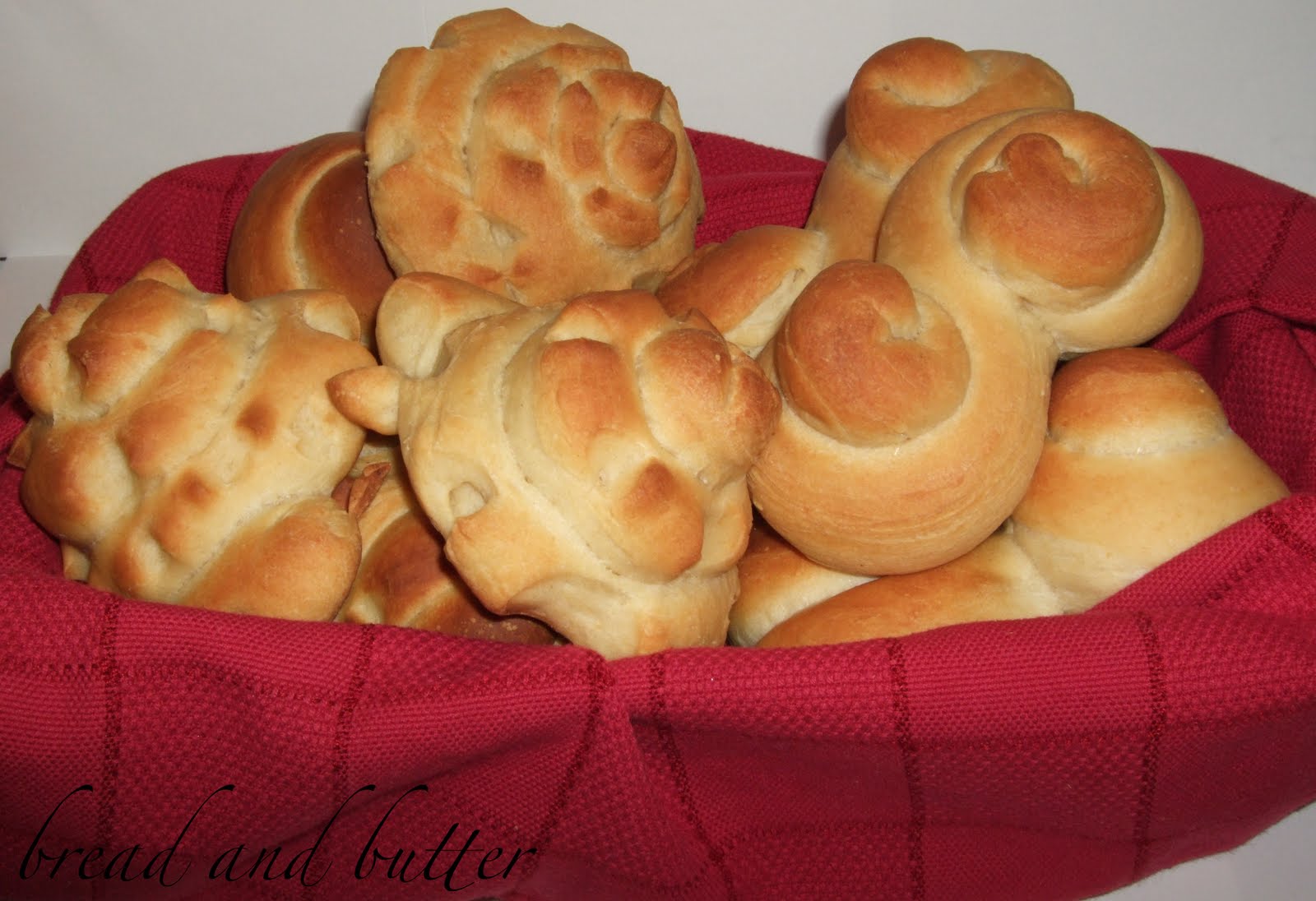 Bread and Butter....: Snails shaped rolls with parmesan cheese!!!!