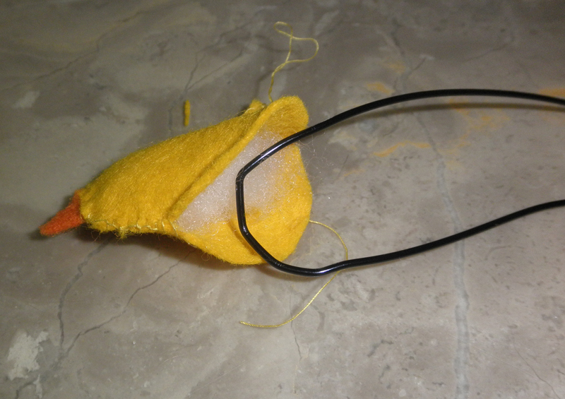 Star Taller Creativo: Fieltro: 2 pollitos y unos pasadores.