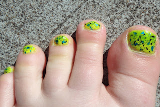 Quixii's Nails: 05/20/13 - Lime Toes