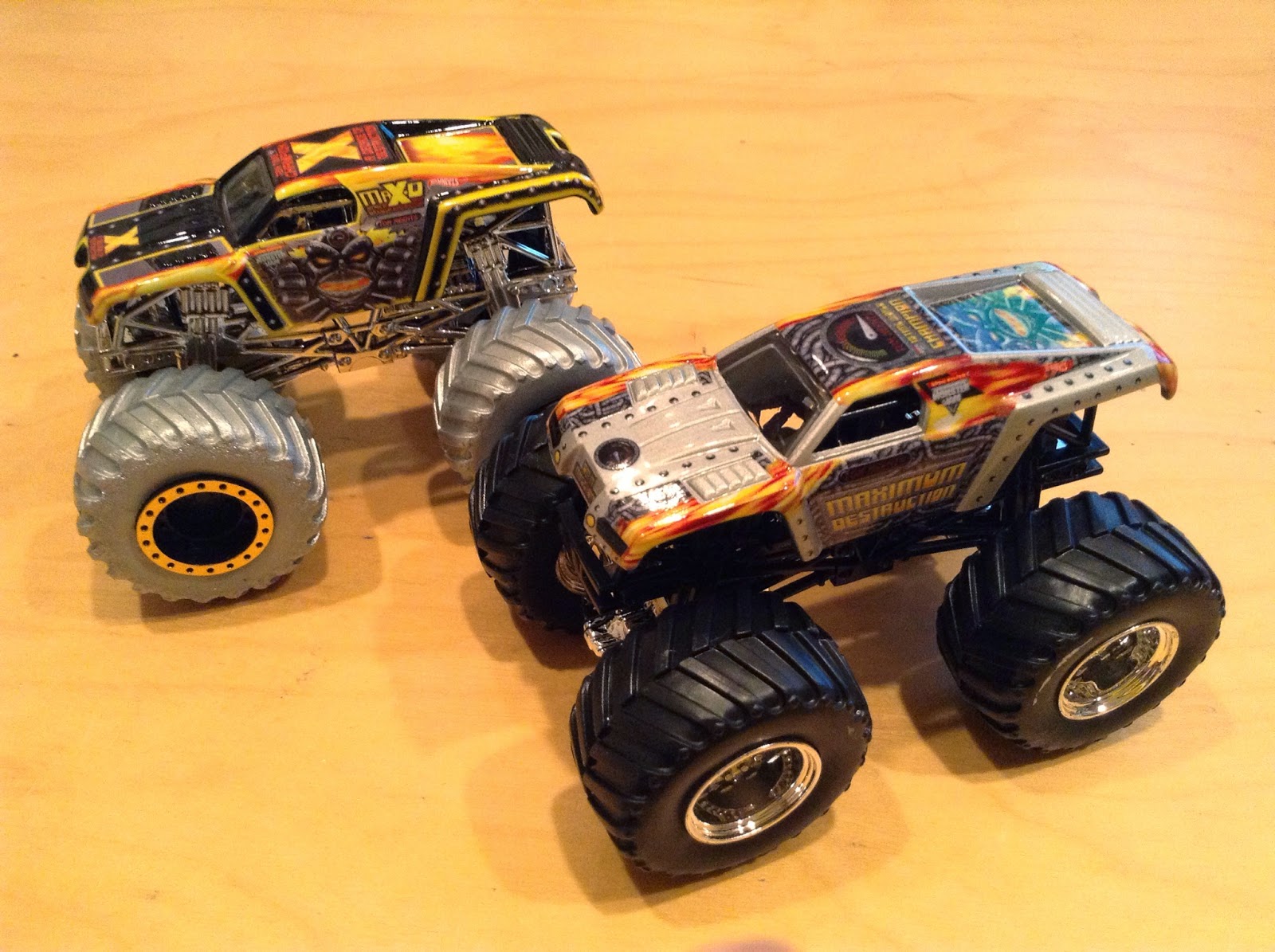 JULIAN'S HOT WHEELS BLOG: Monster Jam Max-D 10th Anniversary Edition