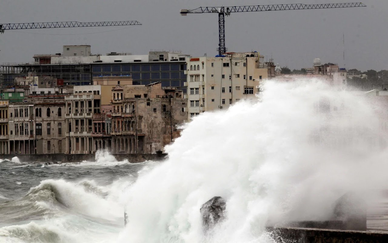 Arjunpuri in Qatar: Hurricane Irma: Florida braced for 'most ...