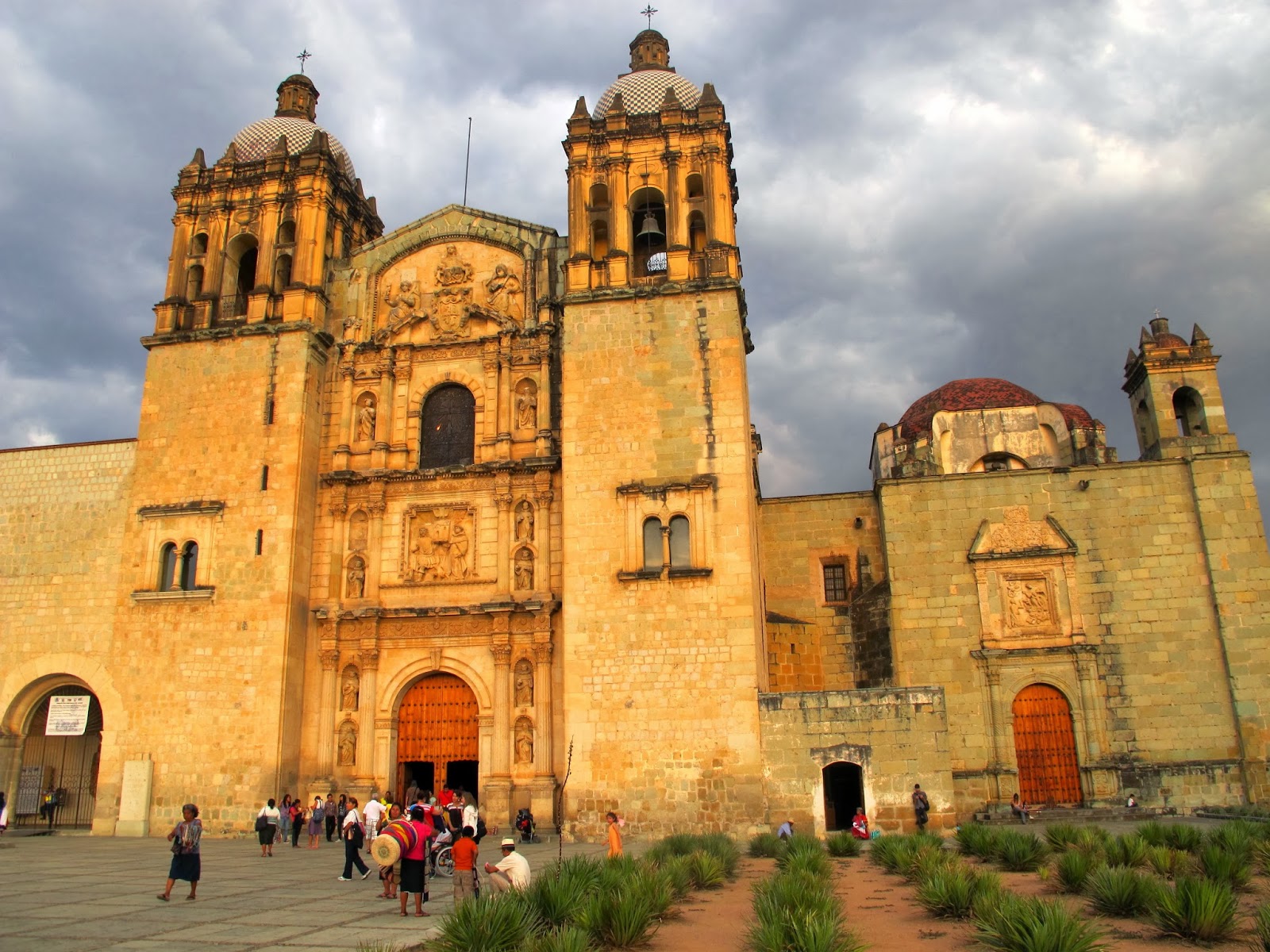 Robin Talks, Cooks and Travels: Santo Domingo Church in Oaxaca