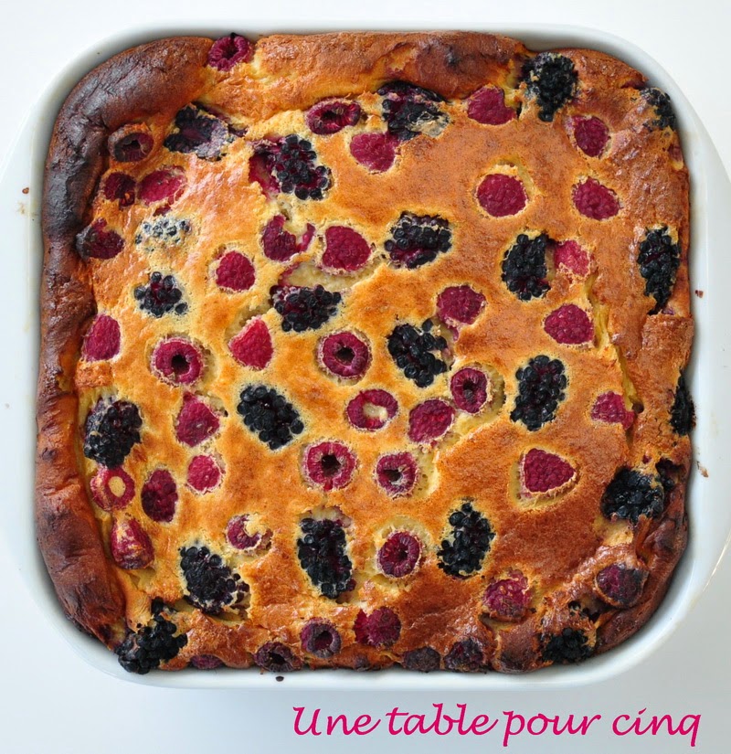 Une table pour cinq: Clafoutis coco aux fruits rouges