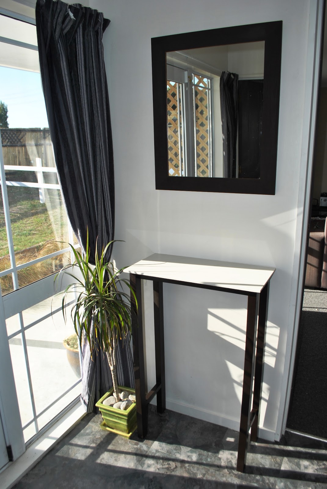 DIY Kiwi: Building a tile top side table