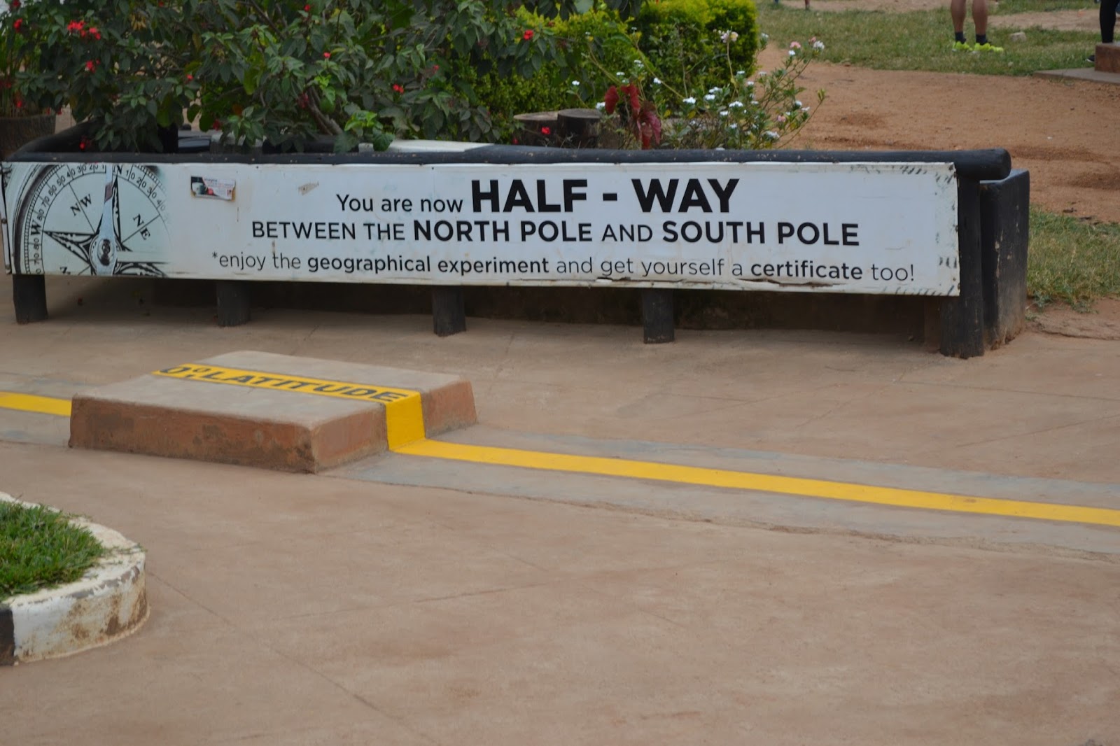 Tourism Uganda: A MUST STOP AT THE UGANDA EQUATOR LINE, KAYABWE.