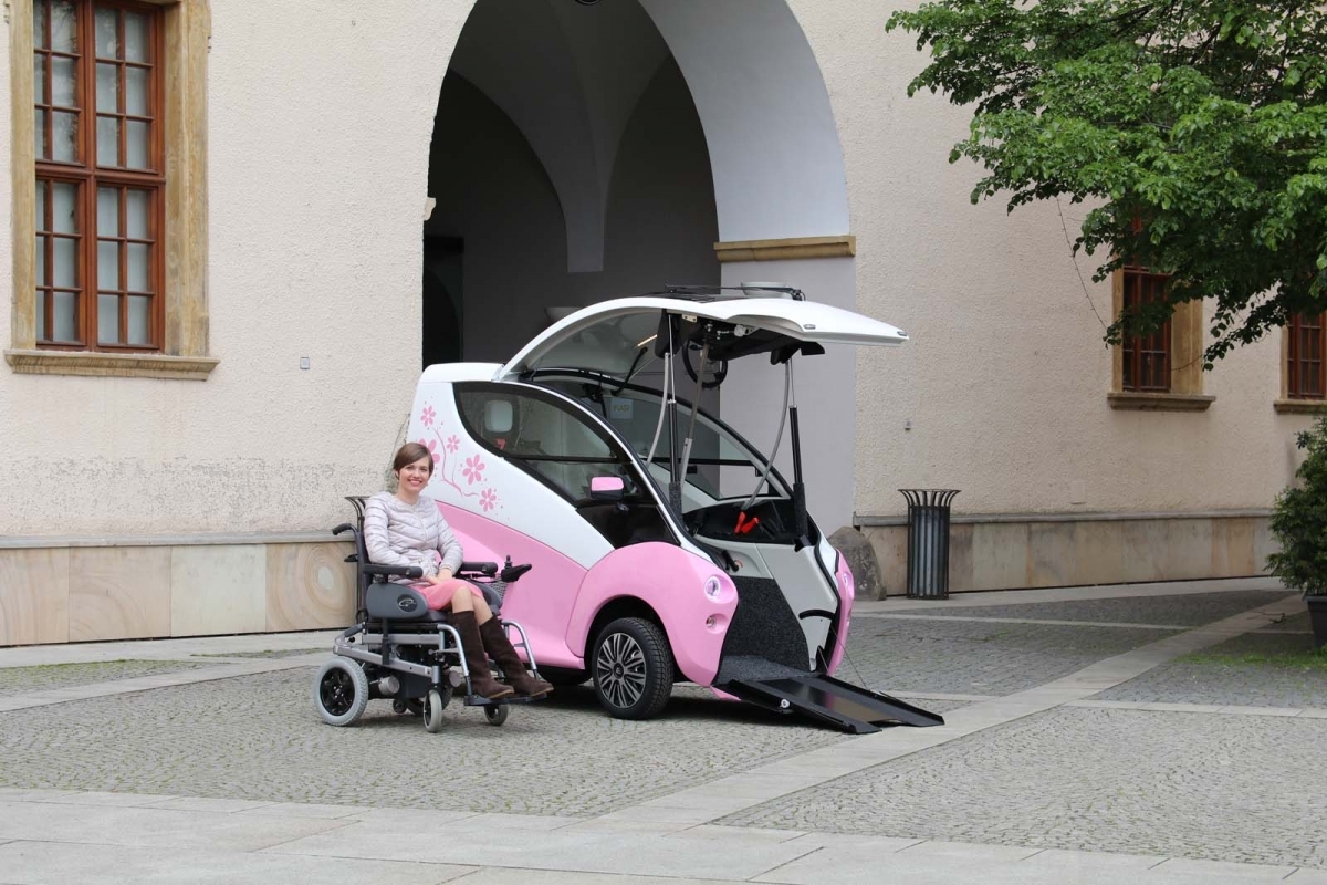 Alacrán (HA-500): Coche para conducir en silla de ruedas: Elbee Mobility
