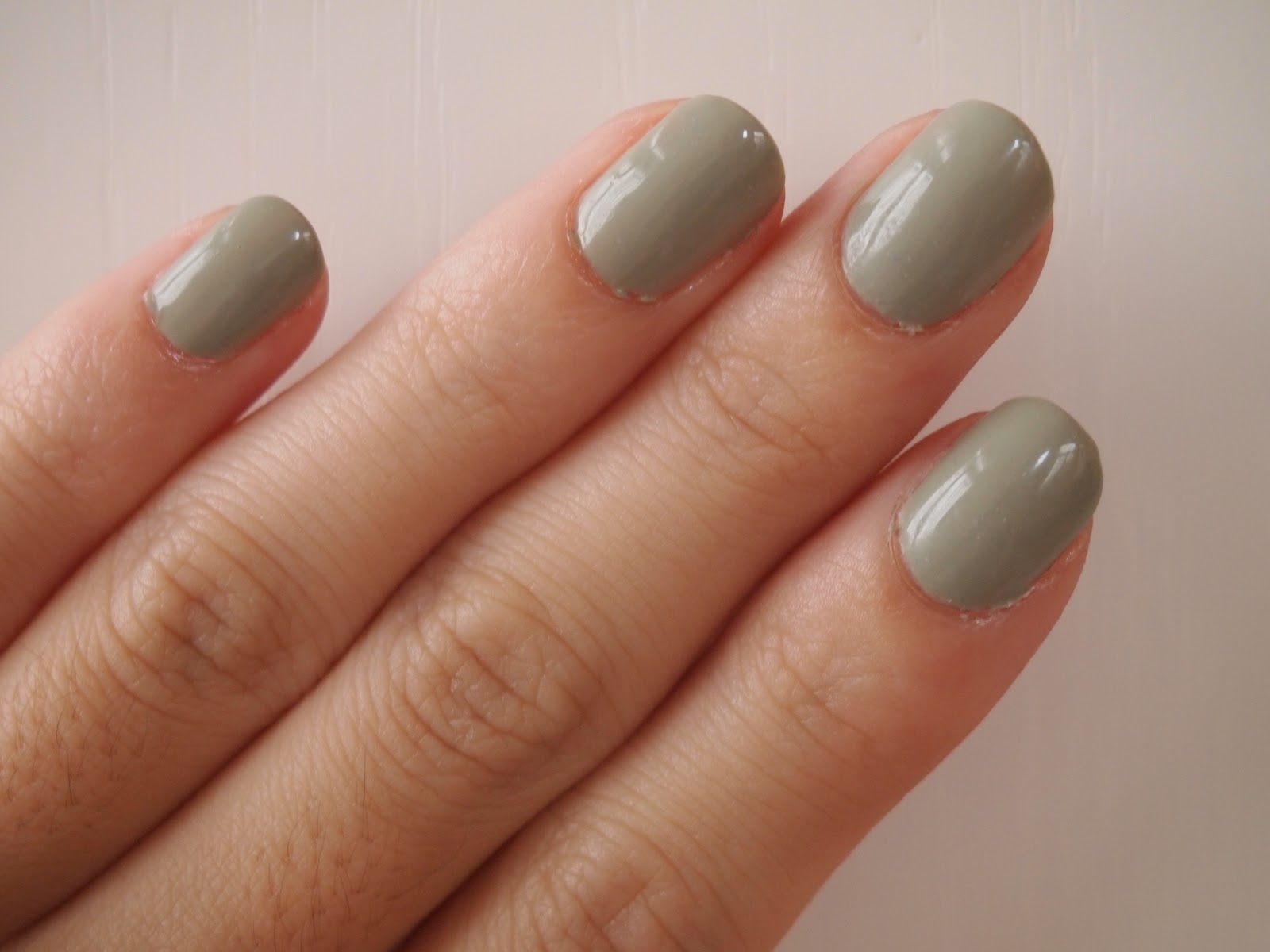 Essie: Da Bush (Swatch + Review) - status.chlo