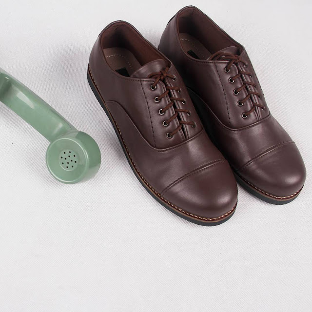 SEPATU PRIA SEMI KULIT COKLAT - Rp. 280.000,- C.1 - THE COLOUR OF INDONESIA