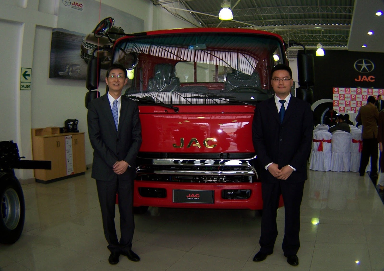 Revista Logística & Transporte: UNA UNIÓN QUE PROMETE: DERCO MAQ Y JAC ...