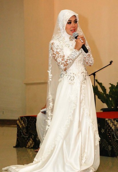 Syahrini Beautiful Singer at Wear The Hijab
