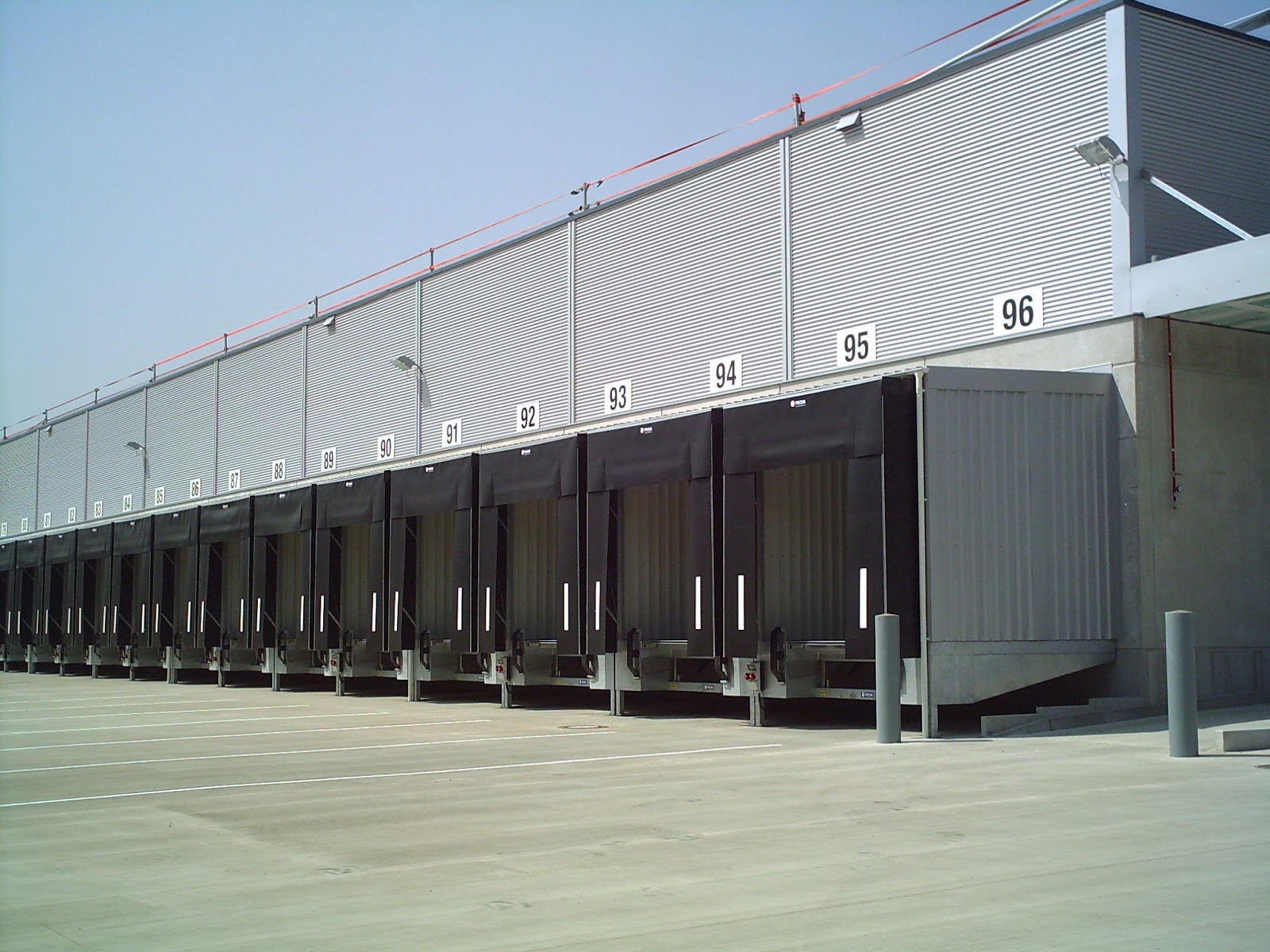 The Door Industry Journal: New Player in the UK Loading Bay Market