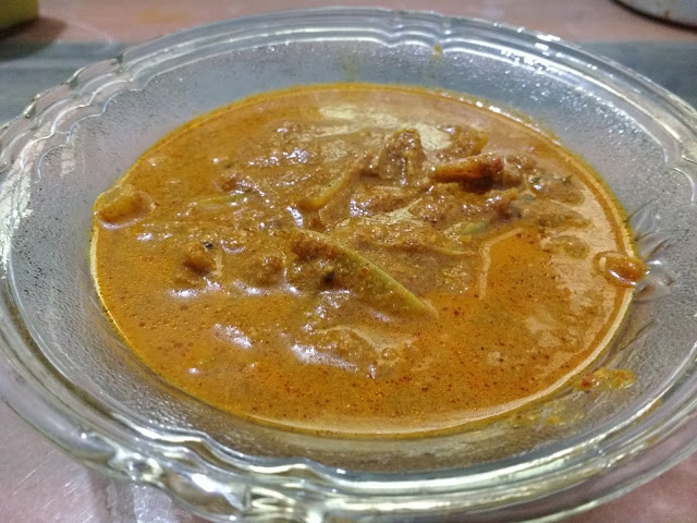 padavalanga theeyal / snake gourd