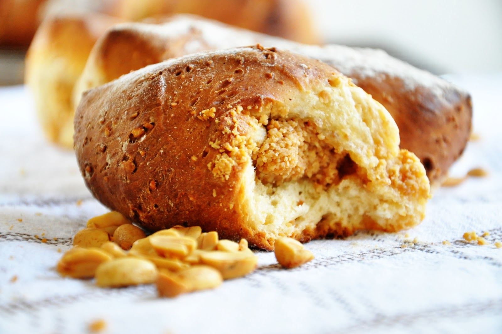CoLoRes, SaBoRes, oLoRes...CoLoRs, TaSTeS, SmeLLS: peanut bread/pan de ...