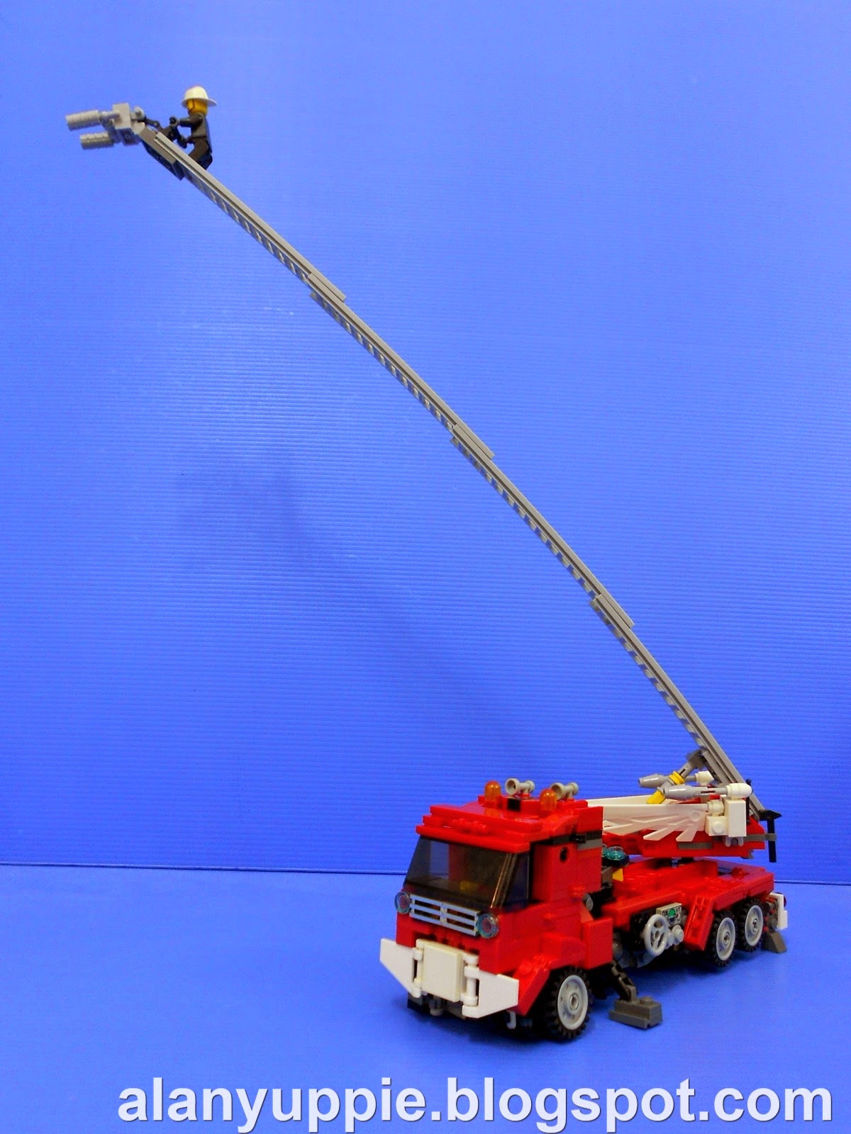 Alanyuppie's LEGO Transformers: LEGO Inferno Part 1: Vehicle Mode