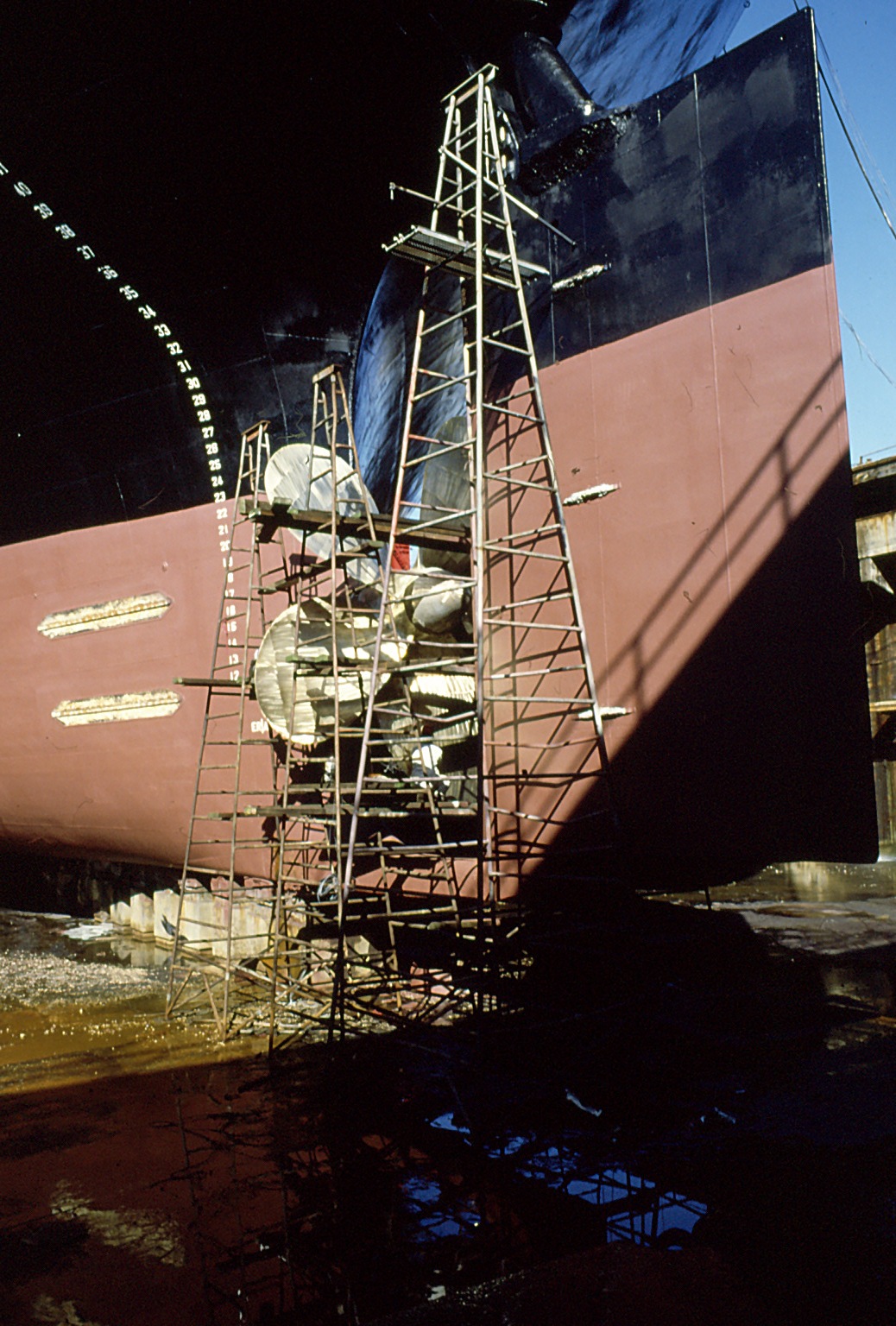 'ZIEN EN WETEN': NISO M.S. SHELL TANKERS B.V. ( DEEL 5 )