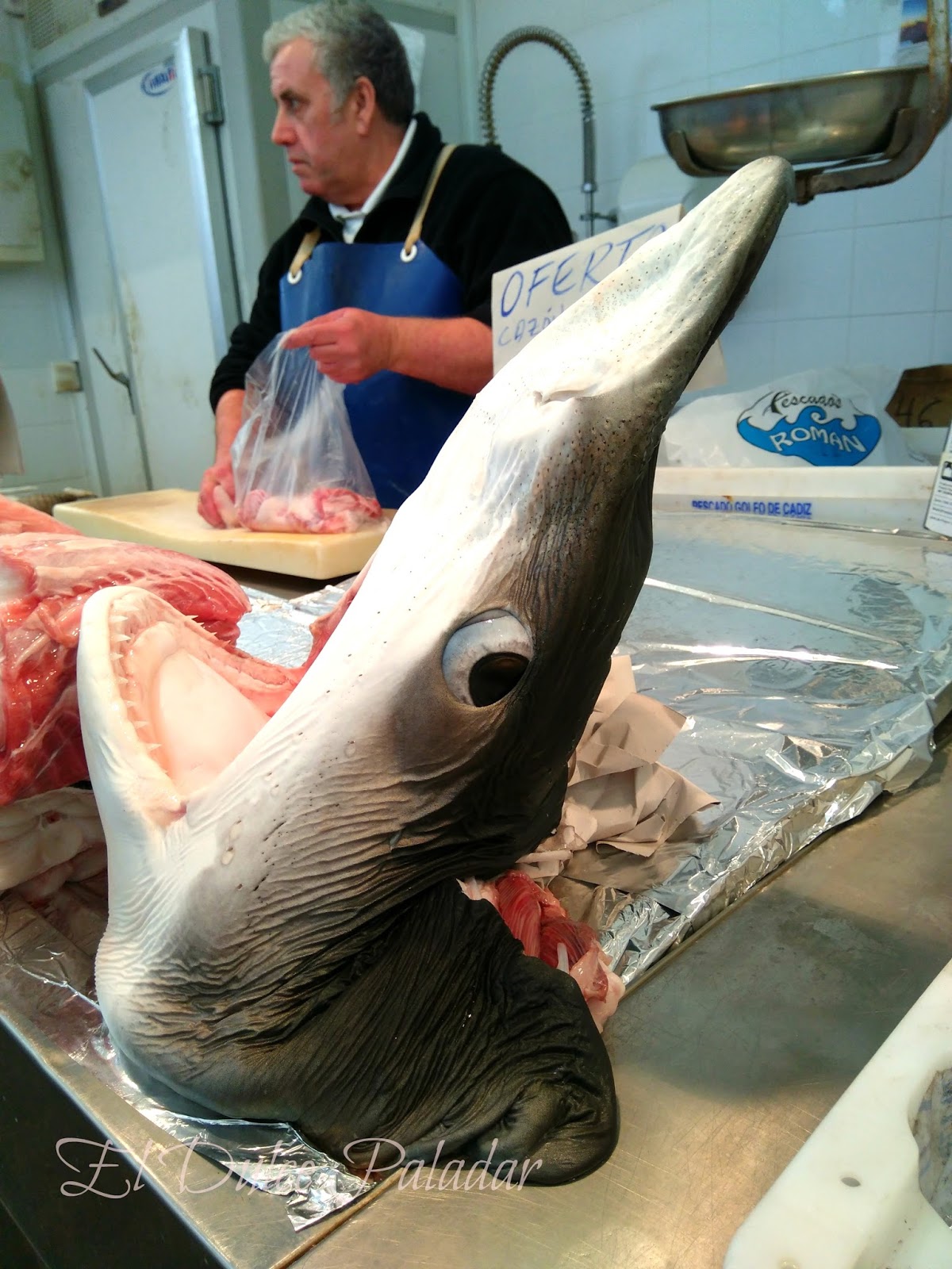 Cazón con tomate (receta gaditana) - El dulce paladar