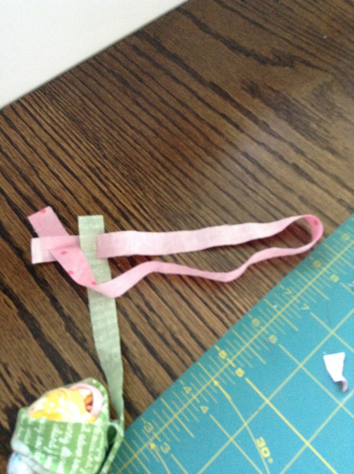 Northern Deb Quilts: Tutorial: Crochet a rag rug from strips