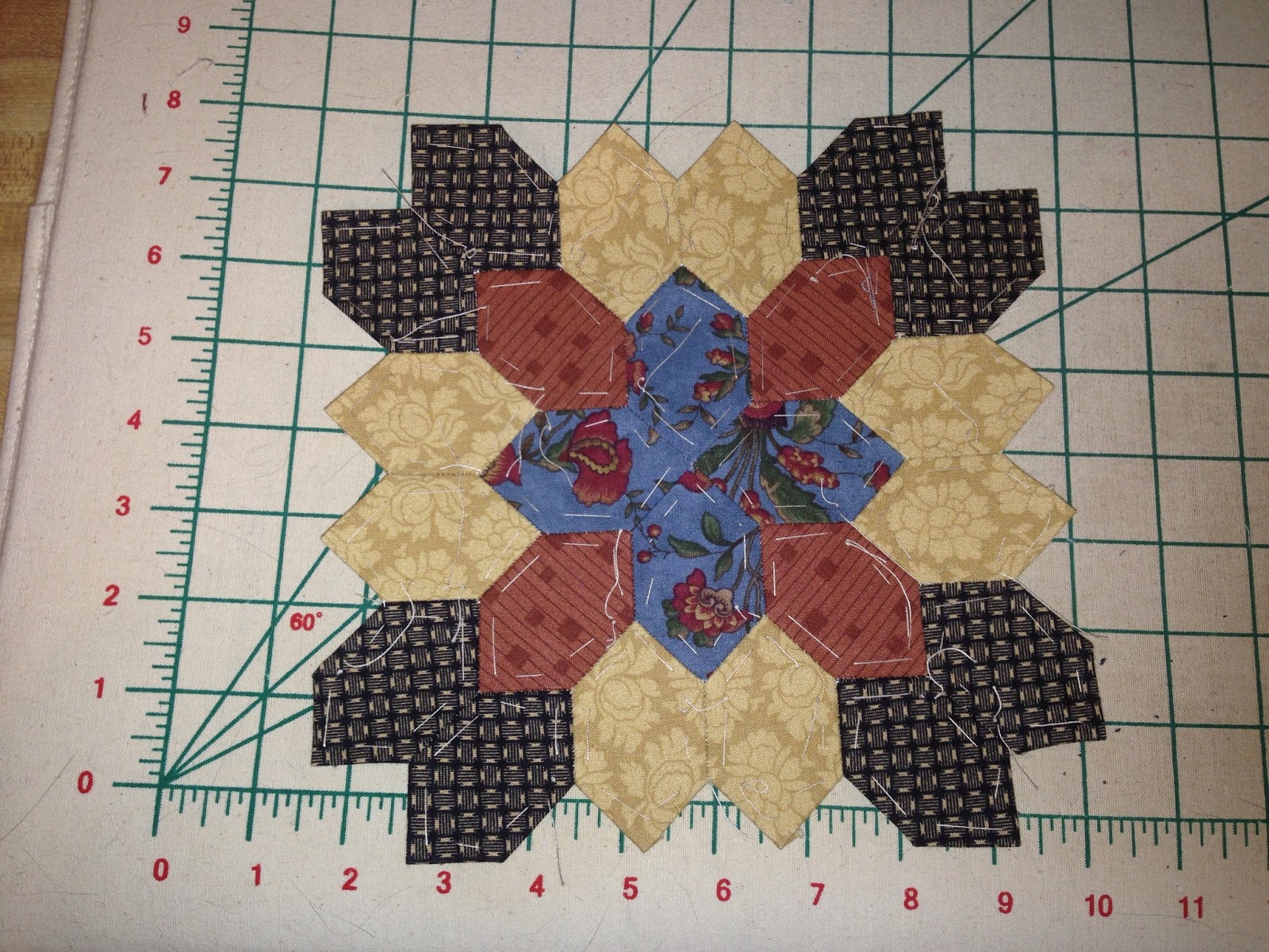 Dee's Quilt Therapy: HeLP for Hexie-aholics -- Lucy Boston