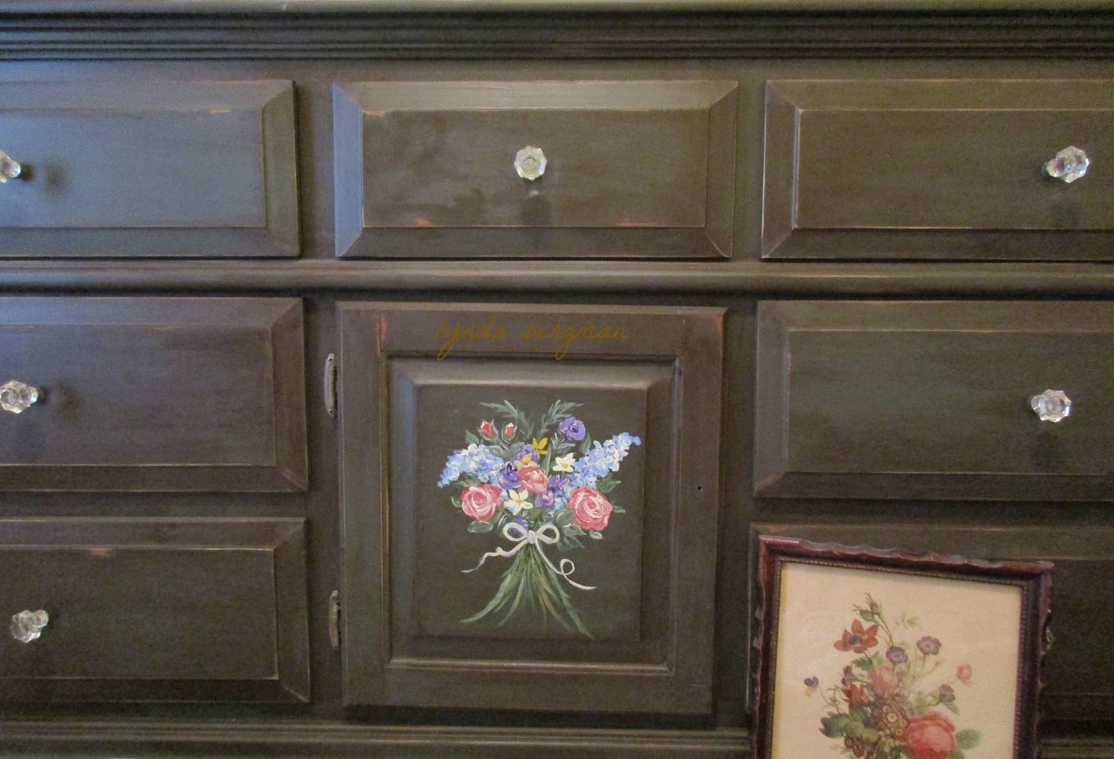 LYNDA BERGMAN DECORATIVE ARTISAN