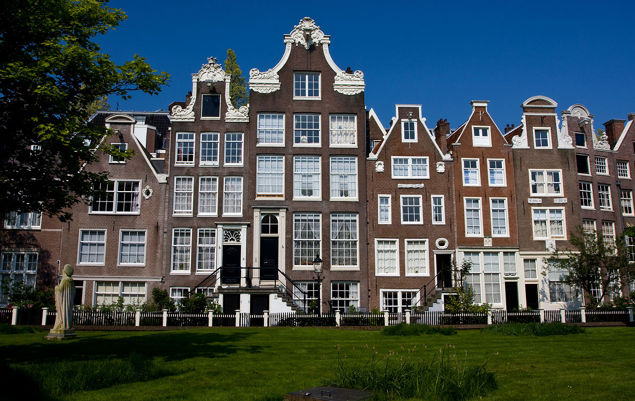 For the love of Architecture!: Netherlands: Tilted houses and neck gables