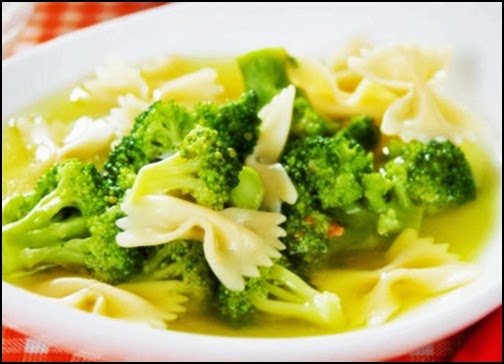 Mom's Kitchen: SUP PASTA BROKOLI (PASTA AND BROCCOLI SOUP)