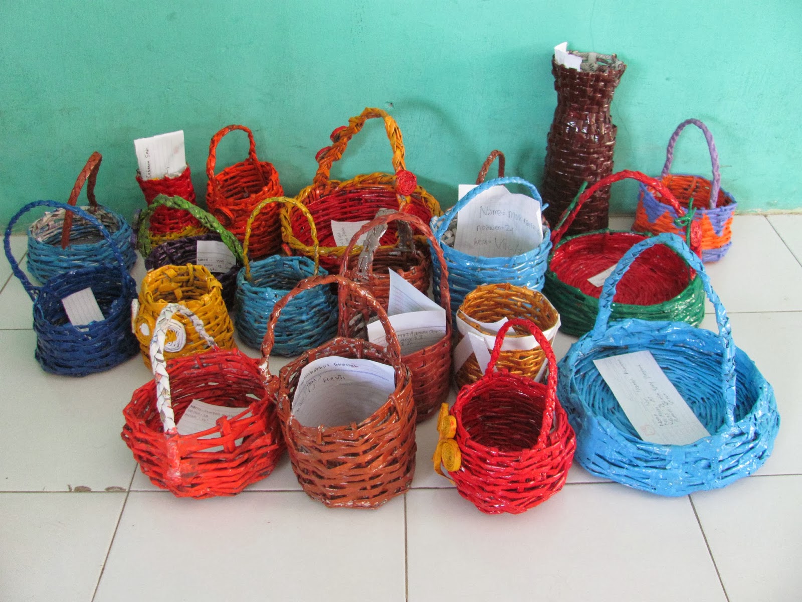 Membuat Anyaman Dari Kertas Koran Bekas