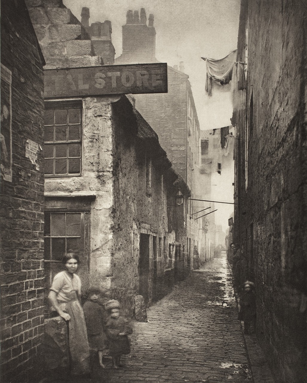 44 Incredible Vintage Photographs of the Old Closes and Streets of ...