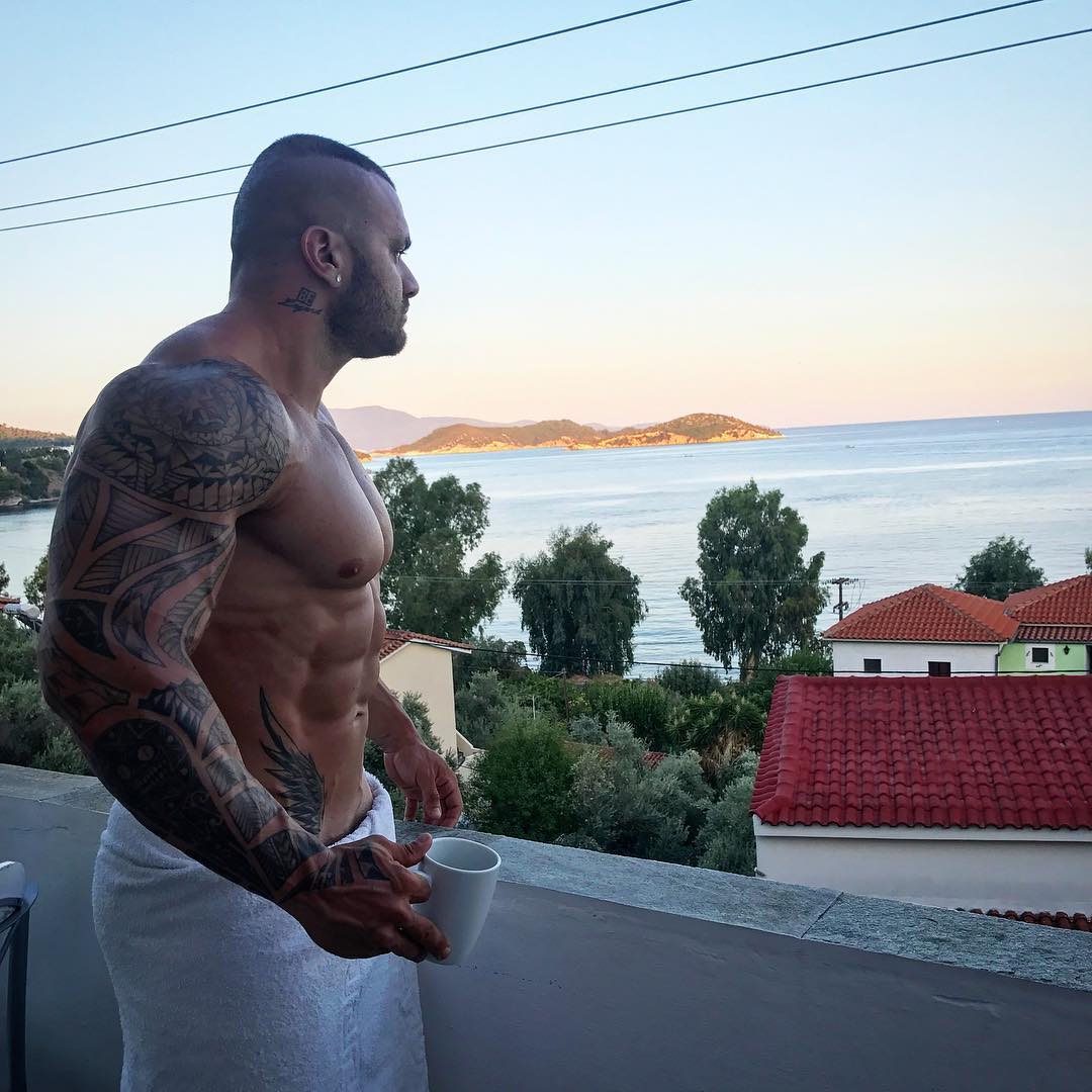 Muscle Lover: Greek muscle hunk Nikolas Michaloglou