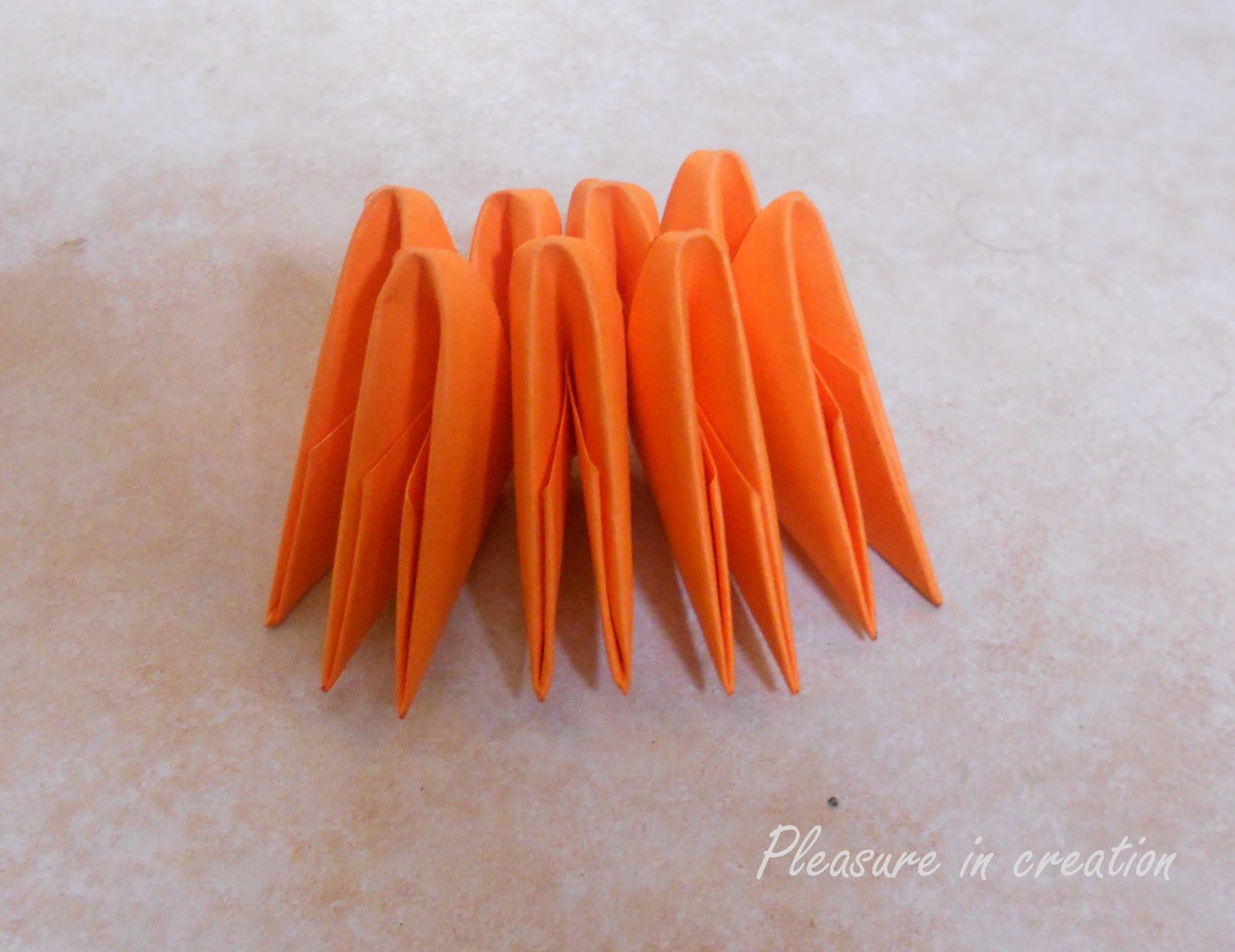 Pleasure in creation: How to make modular origami vase