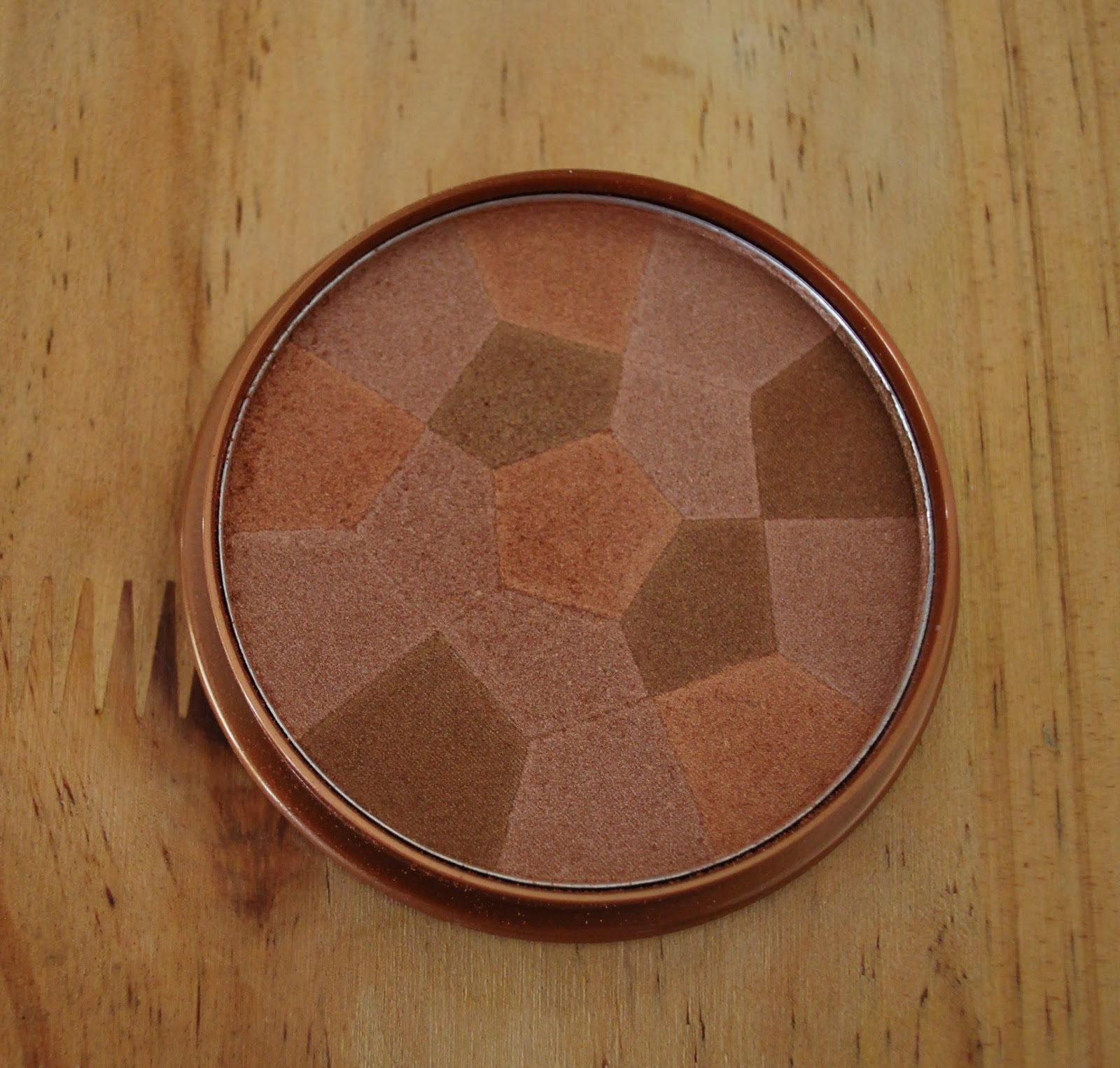 Emm Jey's Little Corner: Collection Bronze Glow Mosaic Bronzing Powder