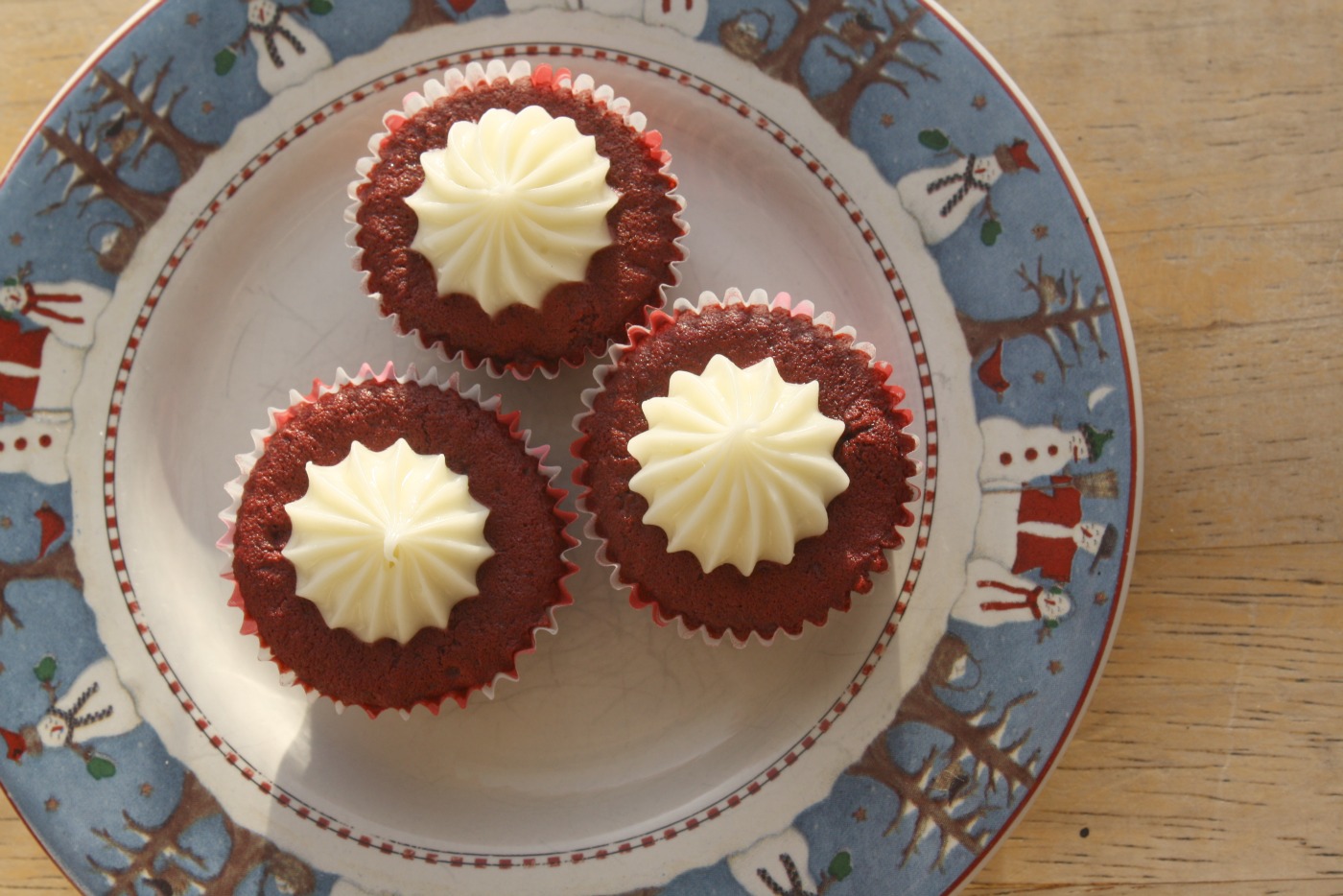 Rah Cha Chow: Red Velvet Mini Cupcakes with Light Cream Cheese Frosting