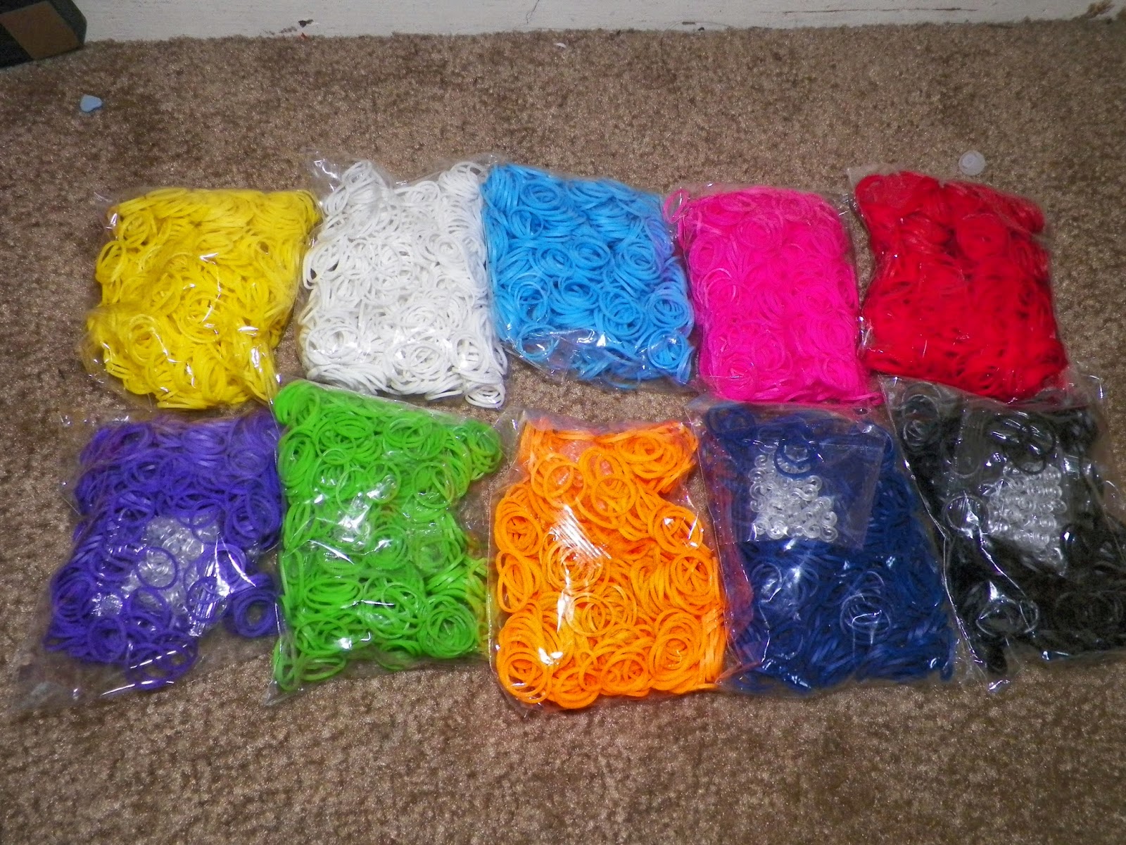 mygreatfinds: Make Pretty Loom Charms With The 6000 Piece Loom Band Set ...