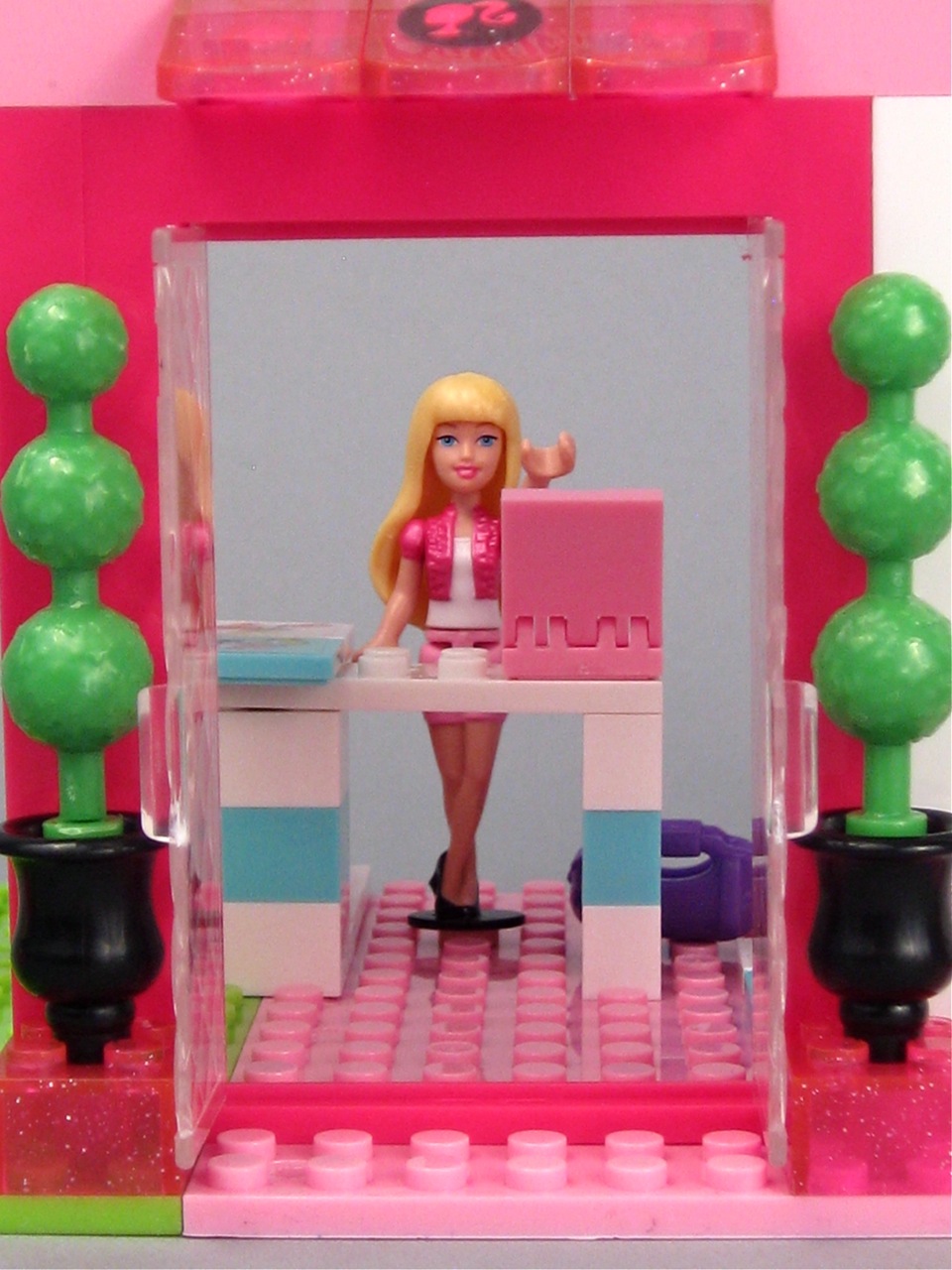 Mega Bloks Barbie's "Pet Shop" vs. Lego Friends' "Heartlake Pet Salon ...