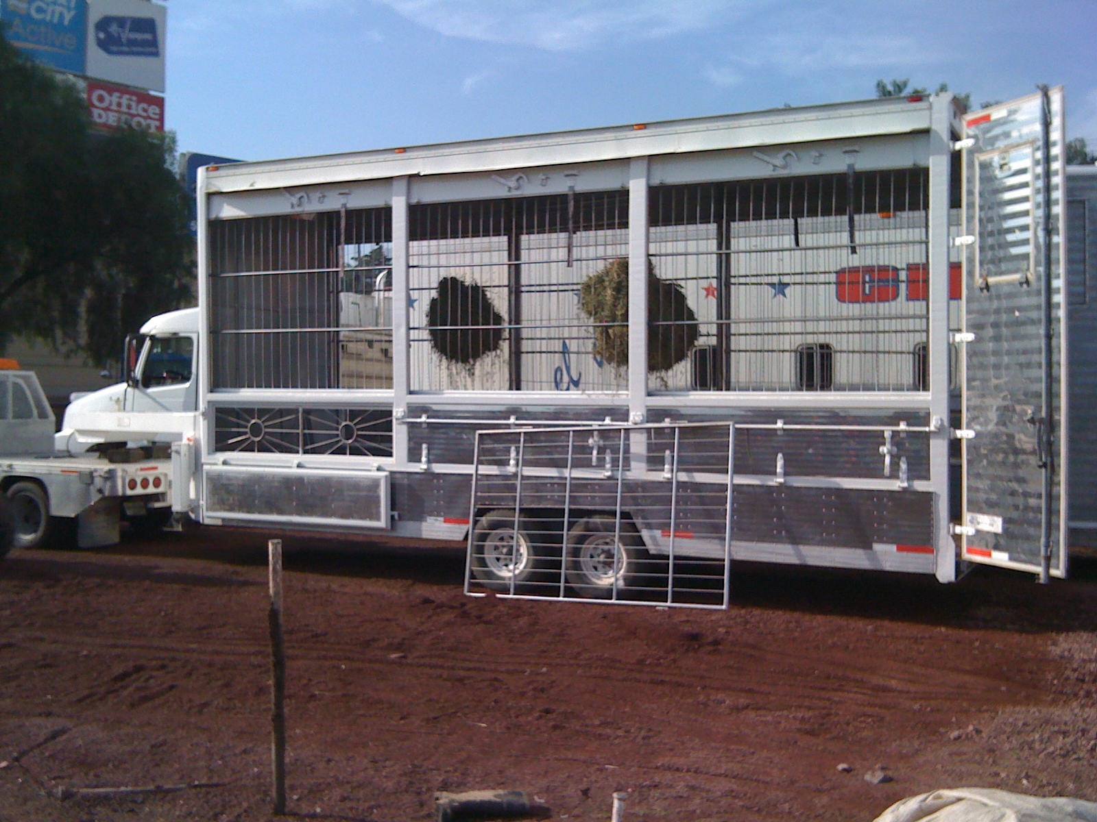 The Circus "NO SPIN ZONE": For RJR--Giraffe Trailer