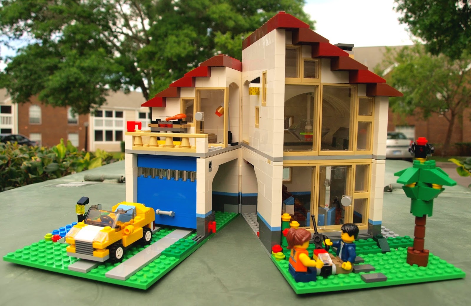 Lego a Day Diary: 04/11/2014 A Family House LEGO kit #31012