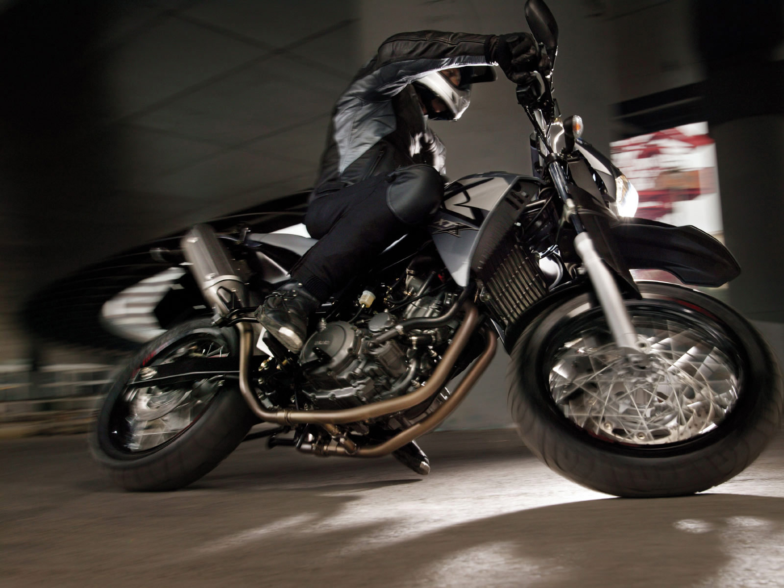 2004 YAMAHA XT660X Supermotard pictures, specifications