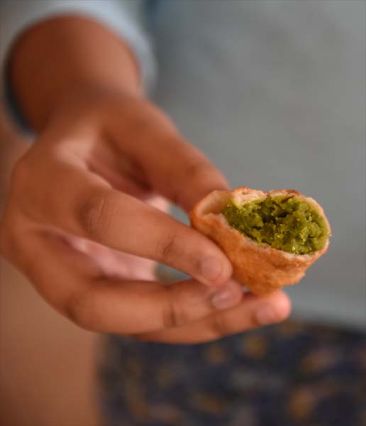 Bong Mom's CookBook: Pyarakia or Gujiya -- sweet and savory