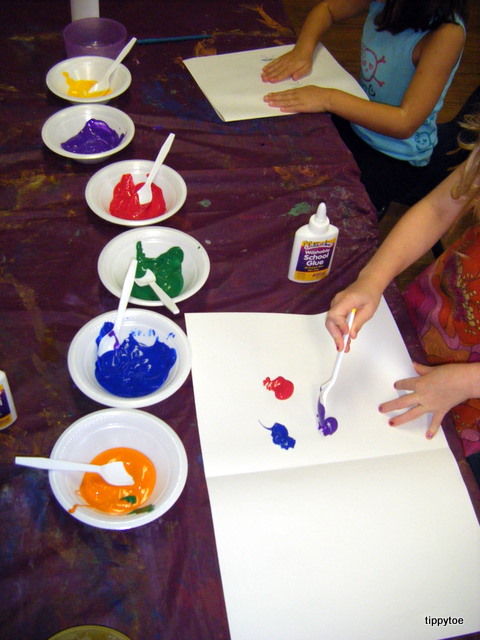 Tippytoe Crafts: Push-Paint Monsters