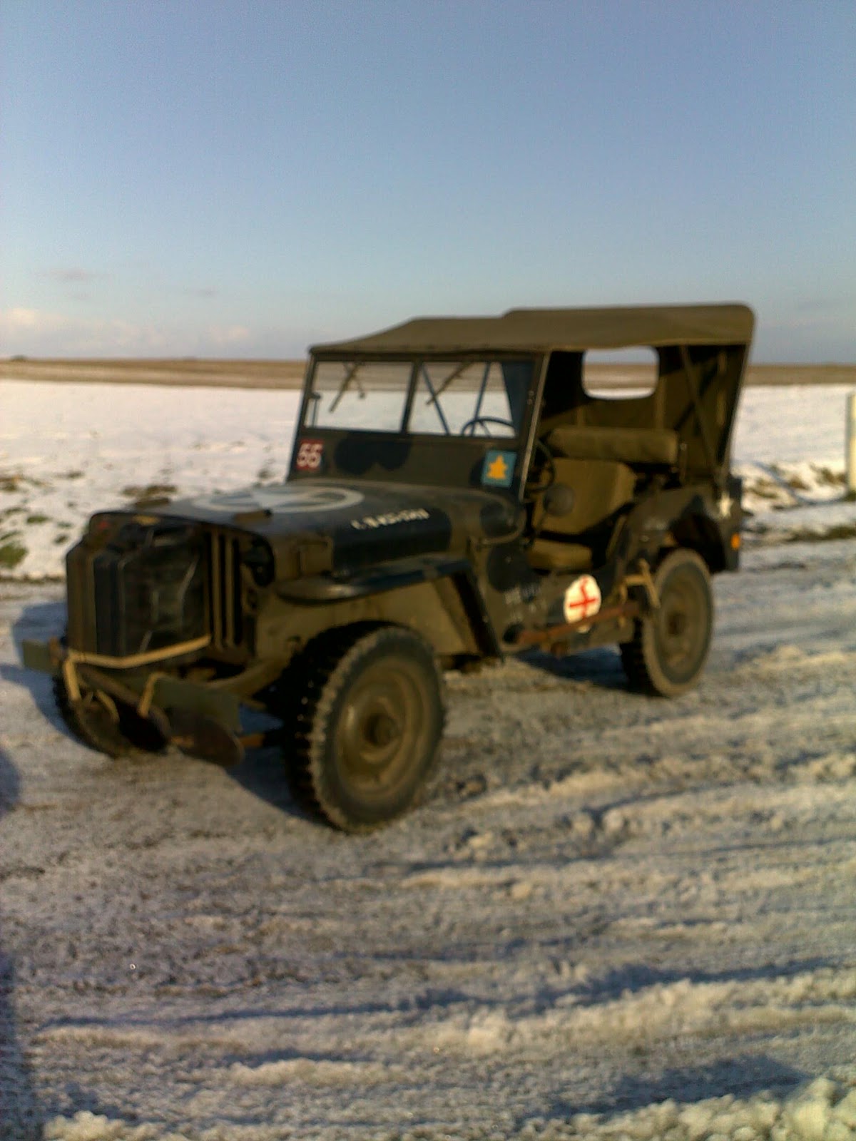 SOUVENEZ-VOUS 44: JEEP CANADIENNE RED CROSS