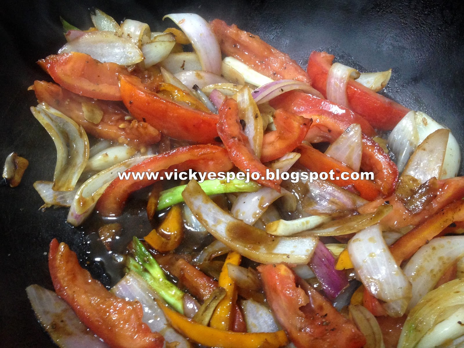 RECETAS E HISTORIAS DE FAMILIA: ALVERJITAS VERDES CON LOMO SALTADO