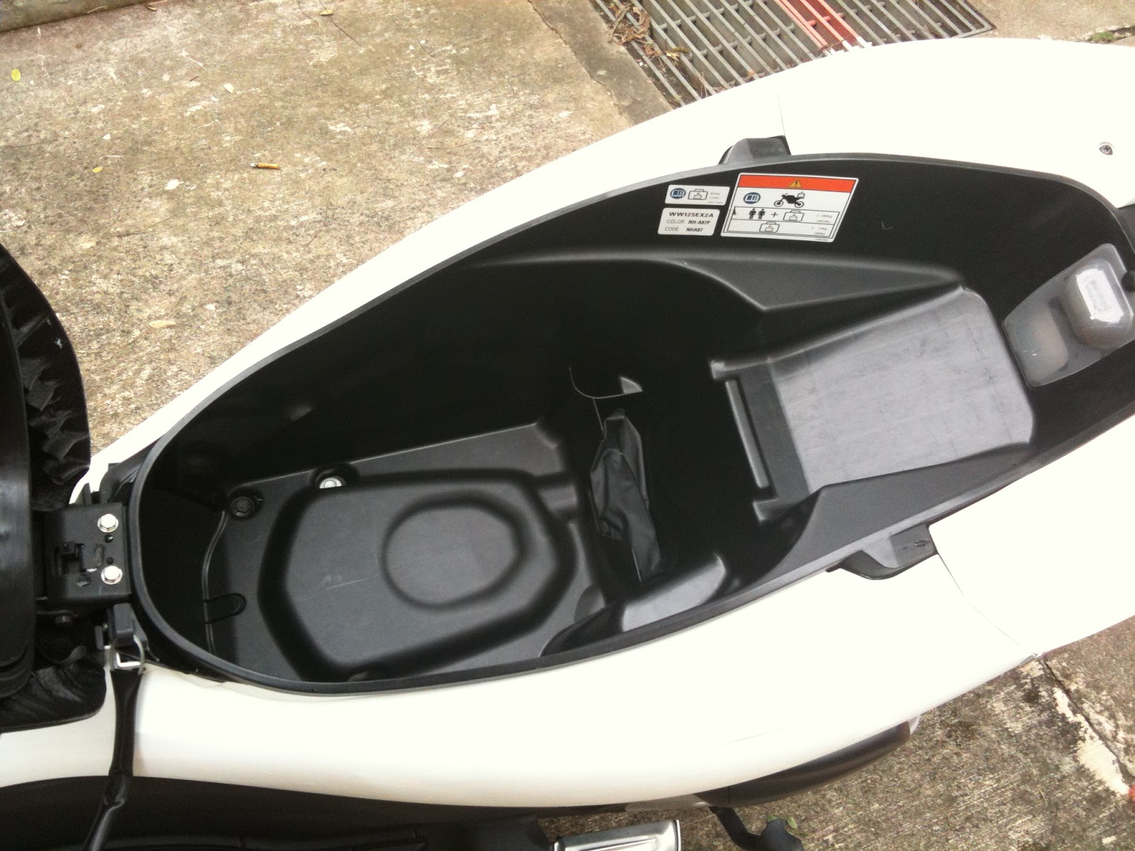 SG Female Rider: Review of storage space on Honda PCX 125