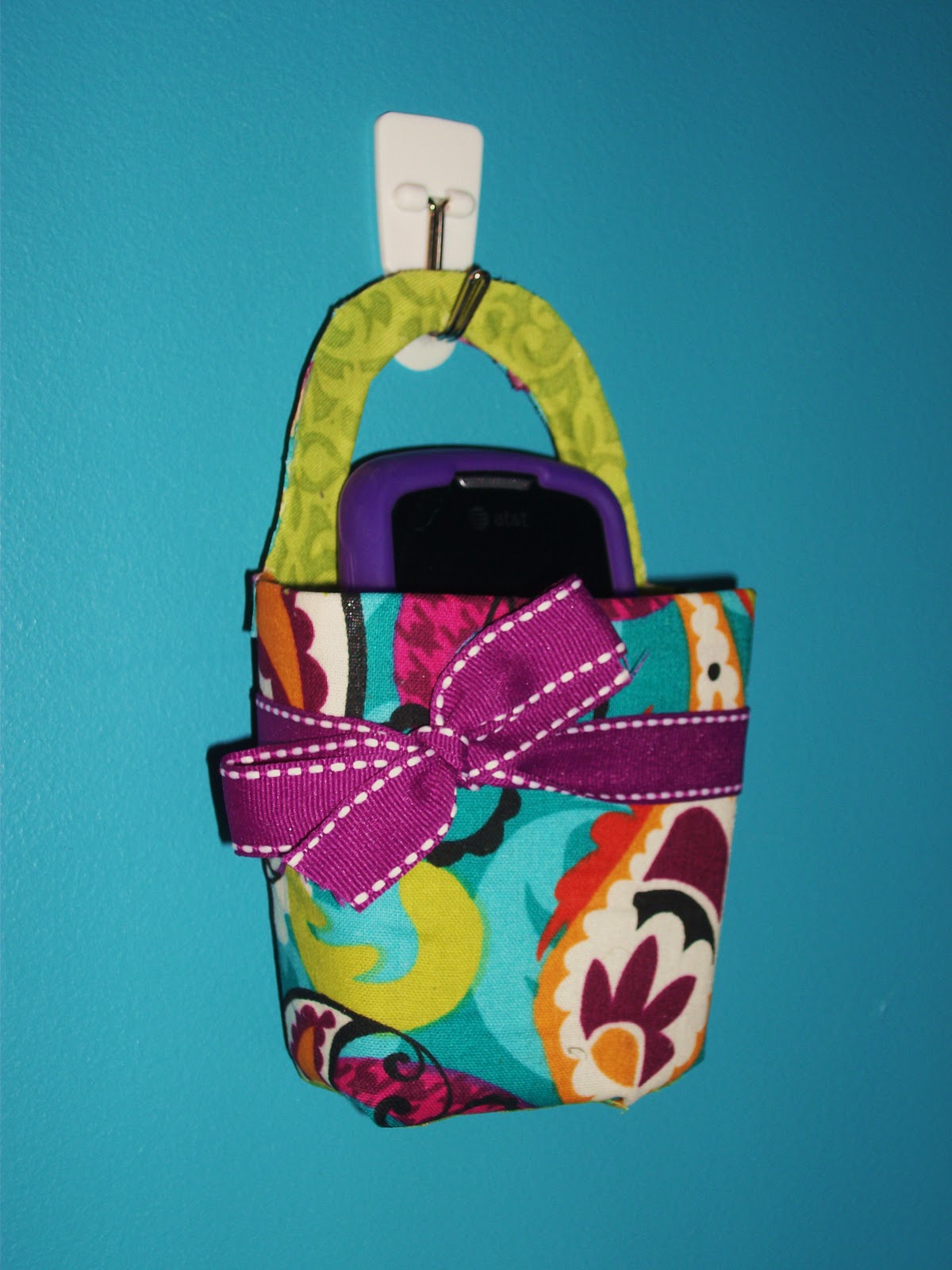 Lindsay & Lacey Tackle 101 Awesome Projects: Project: Wall Pocket