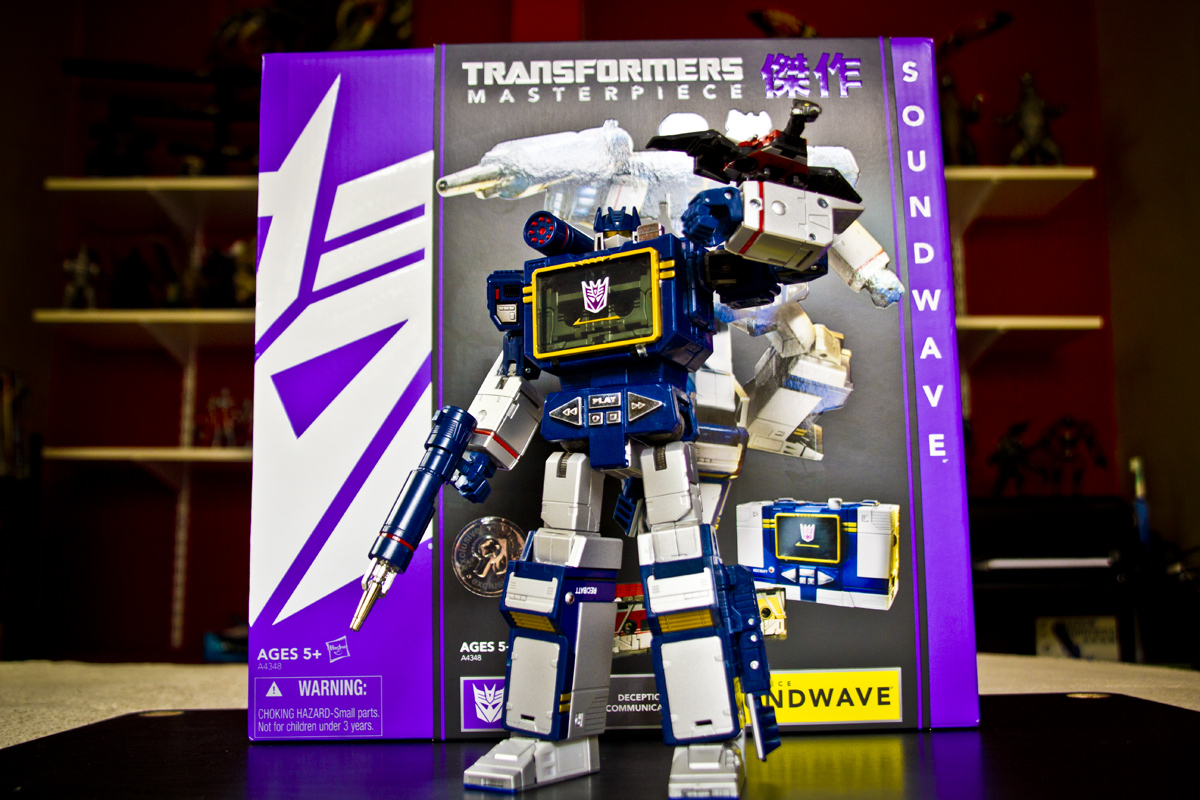 The Kaiju Planet: Figure Review: Hasbro Transformers Masterpiece Soundwave