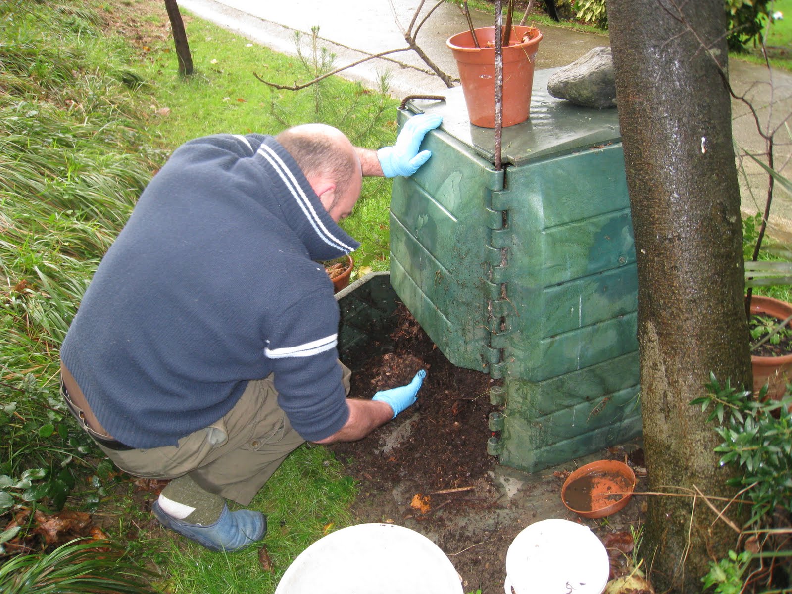 KONTXESI: COMPOSTERO